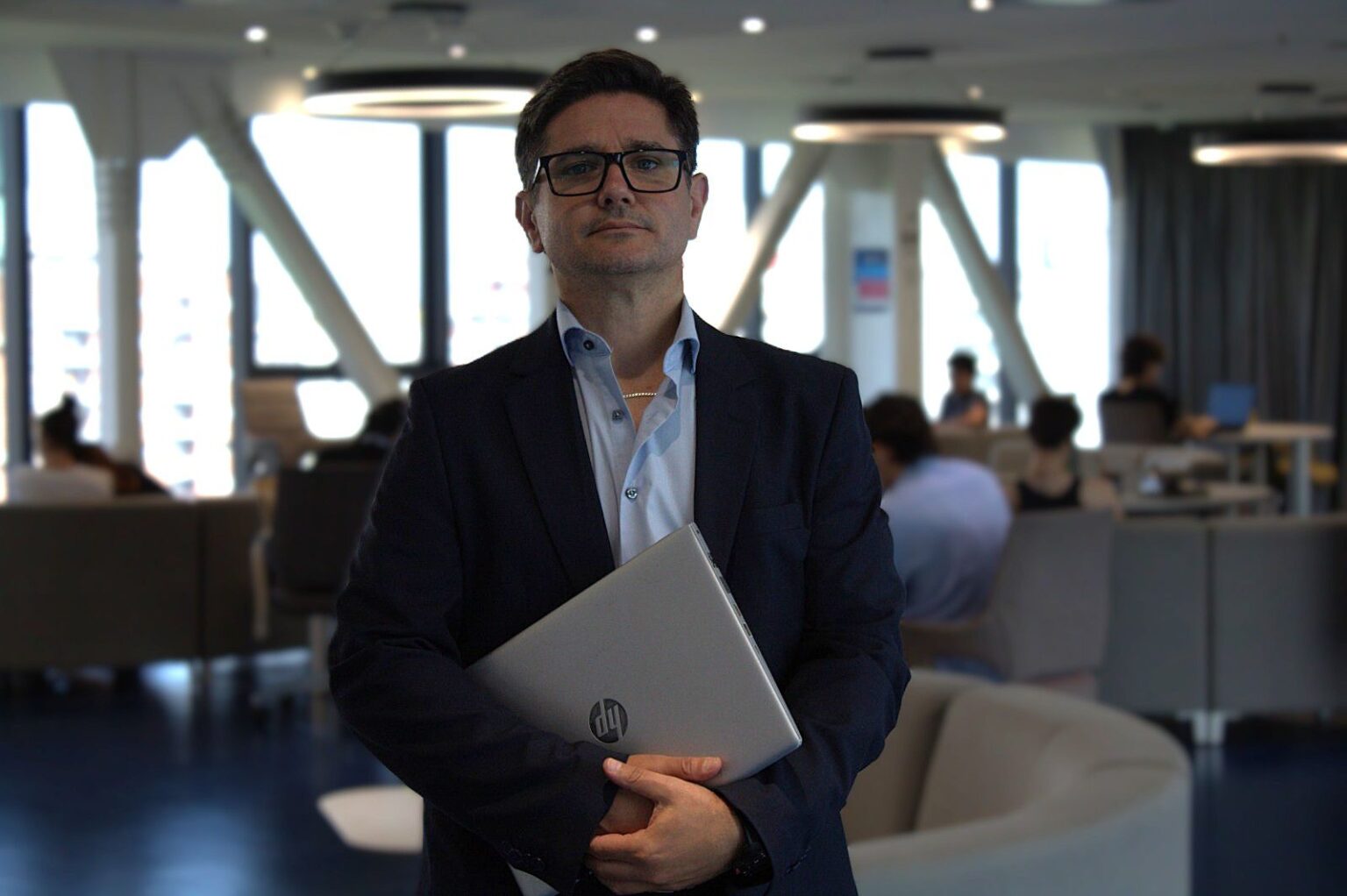 El primer empleo en tiempos de Inteligencia Artificial: ser más humano ...